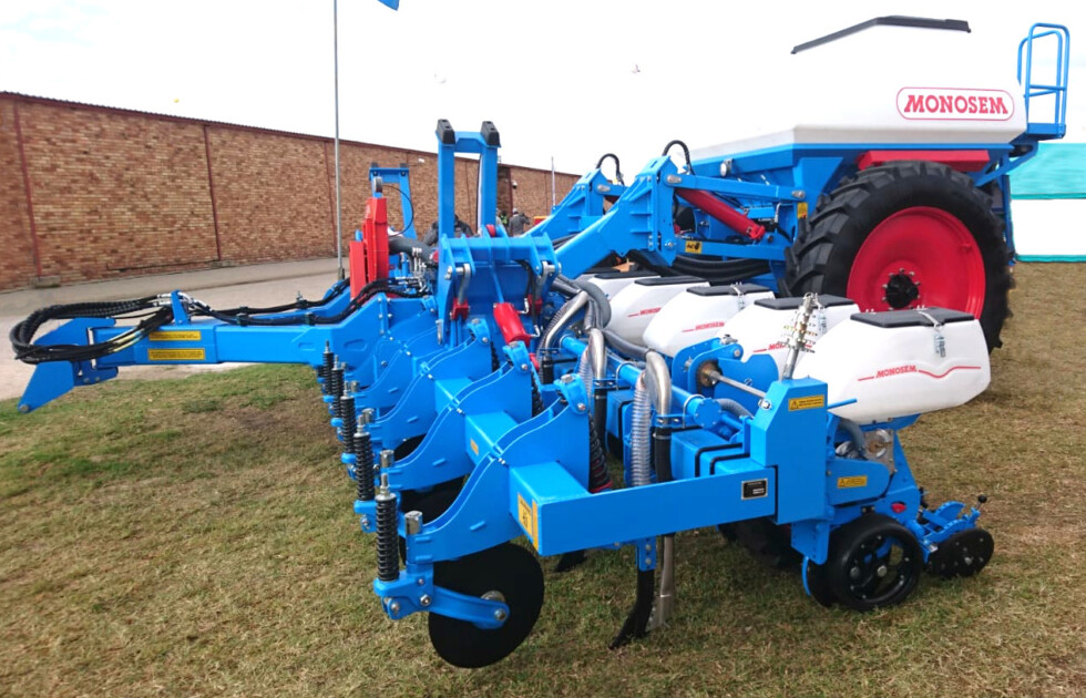 Forward Folding Planters – 12 and 16 rows | Monotec